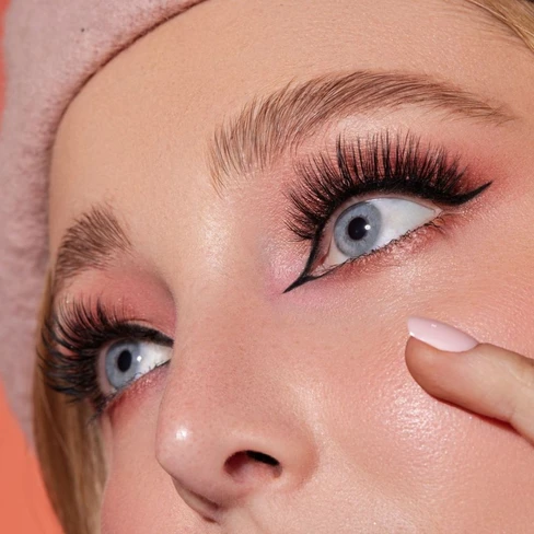 L.A. Colors Liquid Eyeliner Matte, Chrome and Holographic - SweetCare ...