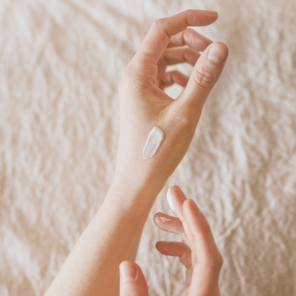 Neutrogena Visibly Renew Hand Cream SPF20 - SweetCare Bangladesh